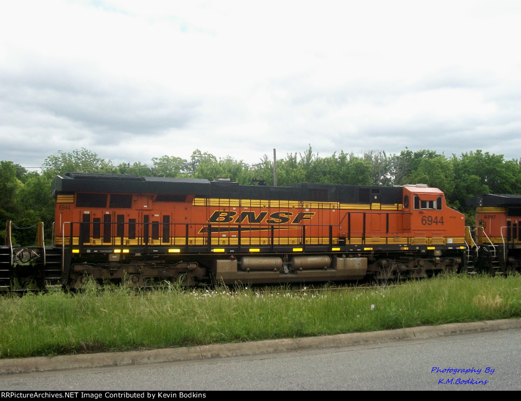 ES44C4 BNSF 6944